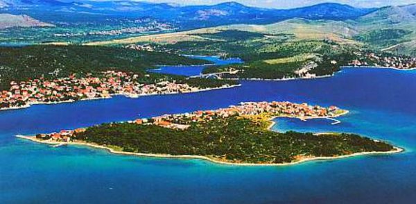 Travel Guide to Krapanj Island: the Island of Sponge Divers - Croatia Wise